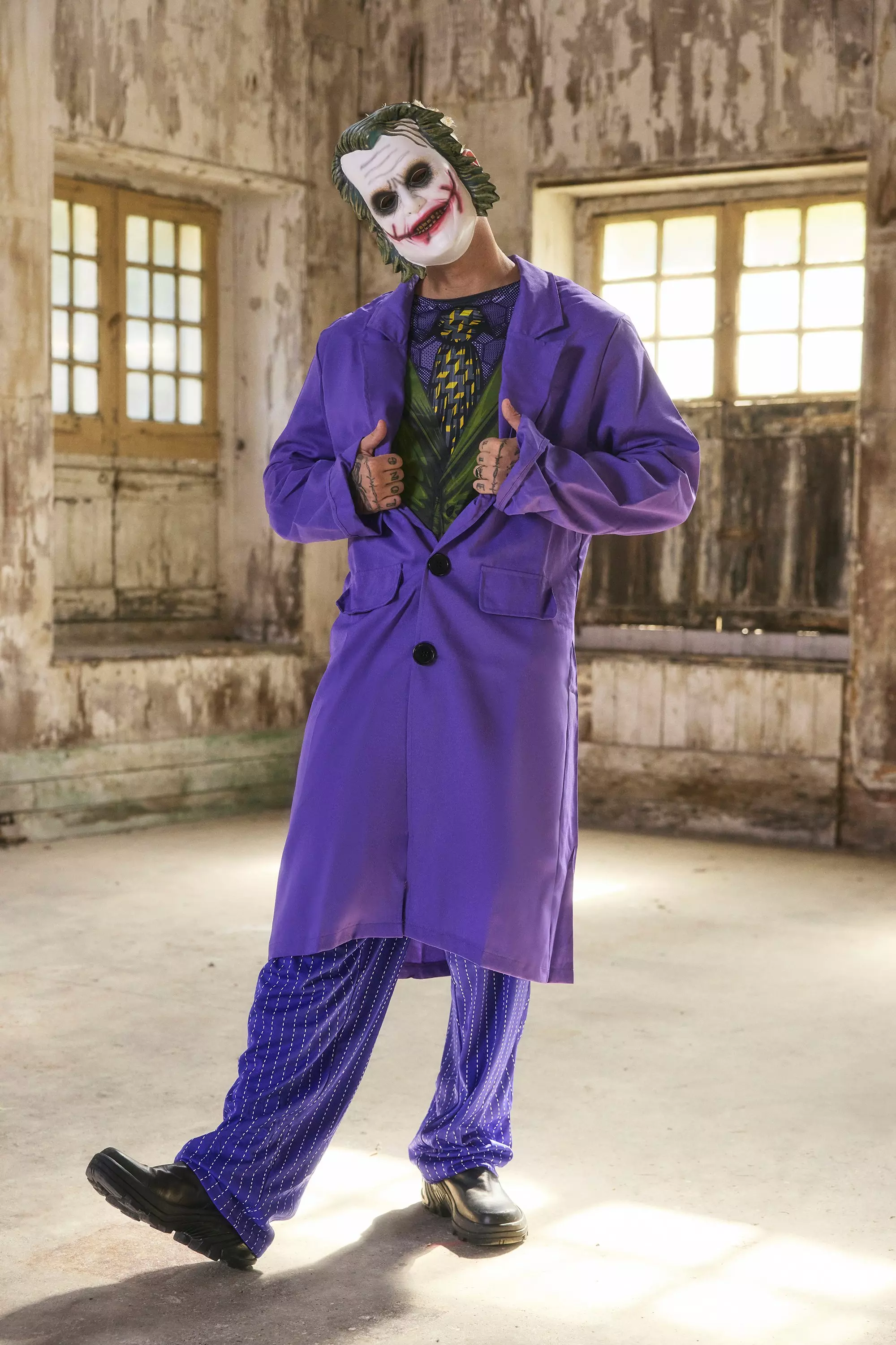 Joker dress store
